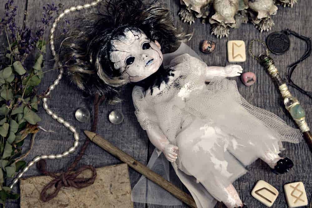 Kya Black Magic Doll Jani Nuqsan Kar Sakti Hai - Online Istikhara